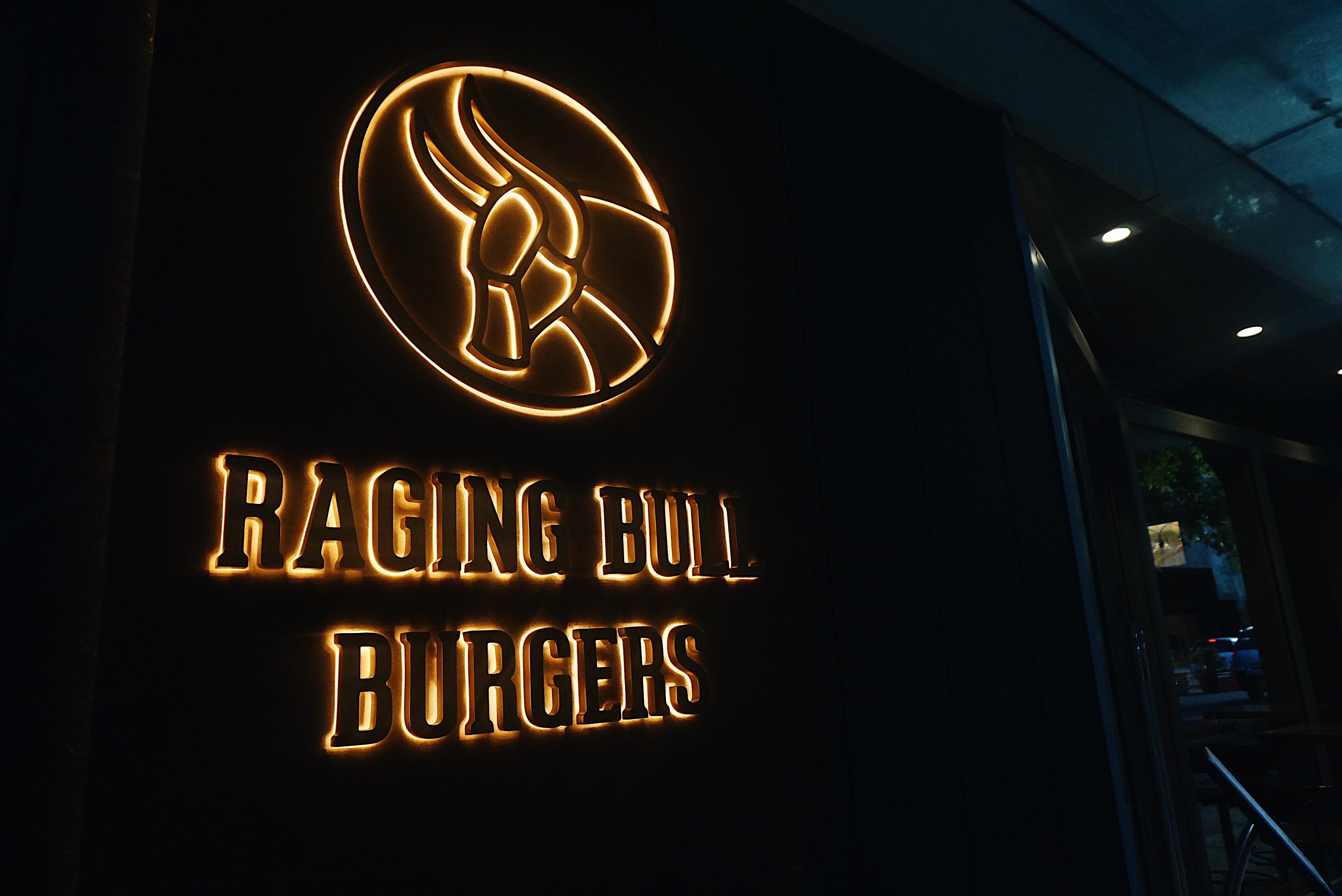 Raging Bull Burgers – Shangri-La at The Fort – EATSplorations