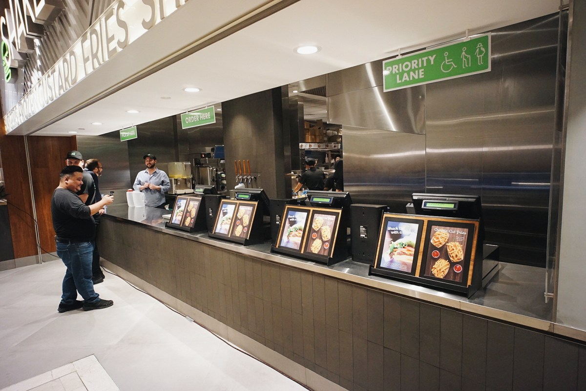 First Bite of Shake Shack Philippines – Central Square, BGC ...